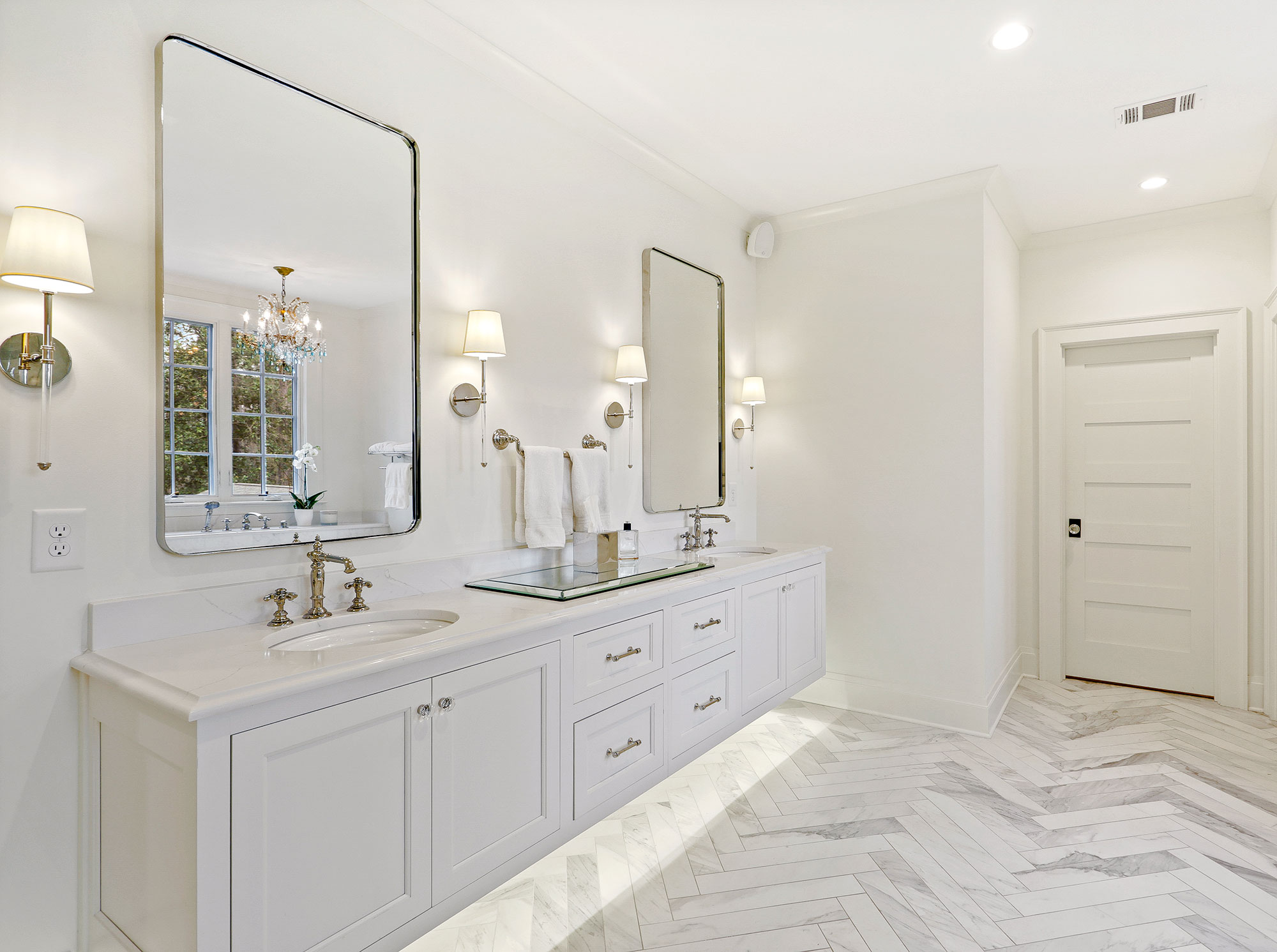 Decatur Farmhouse - ROBERT KOCH DESIGNS